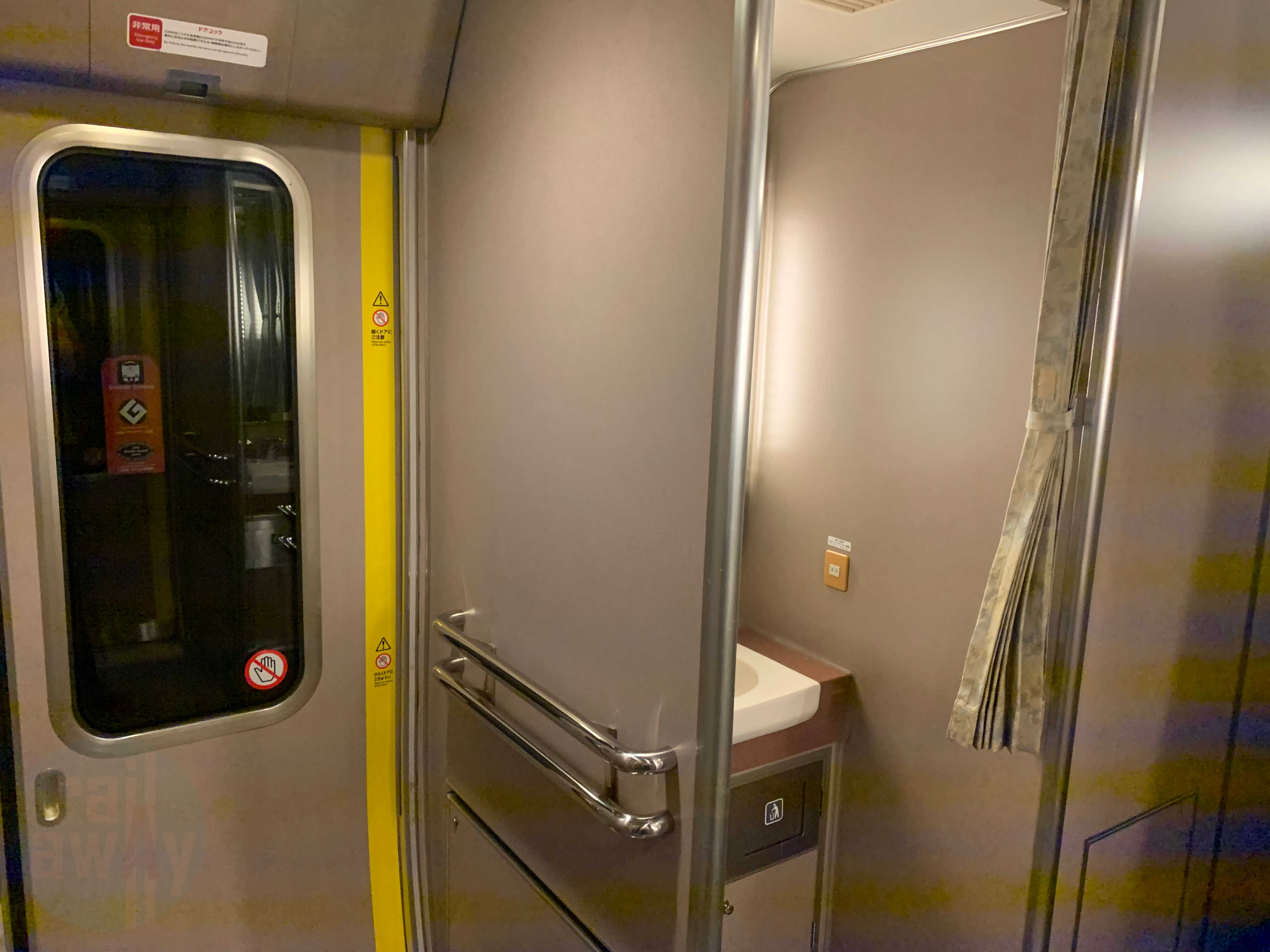 The Sunrise Express - Japan’s only regular sleeper train! 🇯🇵 - rail ...